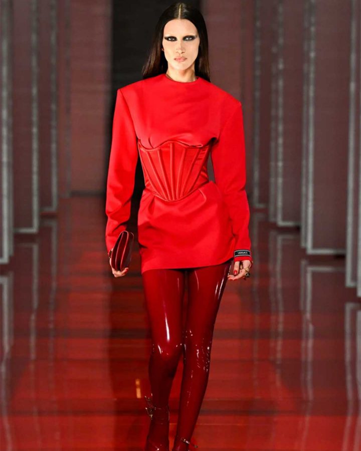 Burning Red: Είναι ένα από τα πιο trendy χρώματα της σεζόν και βρήκαμε ...